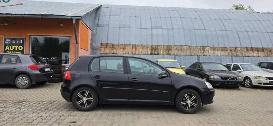Melns Volkswagen Golf 2005 Valmiera, ar dzinēja tilpumu 1.40 L un nobraukumu 332 tūkst. km par 1150 €, foto 3 vietnē AUTOMOTO.COM.LV