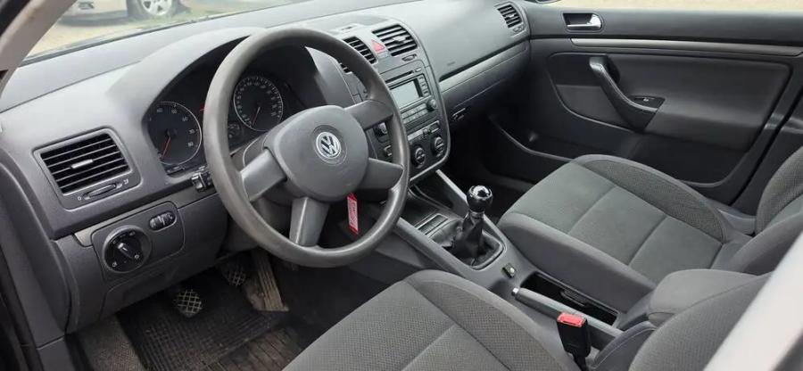 Melns Volkswagen Golf 2005 Valmiera, ar dzinēja tilpumu 1.40 L un nobraukumu 332 tūkst. km par 1150 €, foto 10 vietnē AUTOMOTO.COM.LV