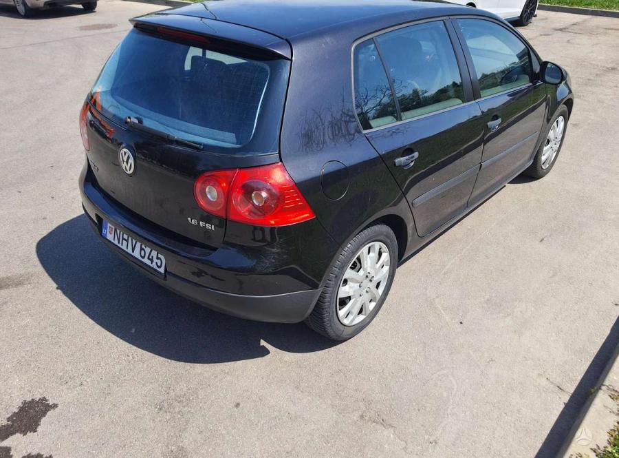 Black Volkswagen Golf 2005 in Klaipeda, with an engine capacity of 1.60 L and mileage of 200 thousand km for 900 €, photo 4 on AUTOMOTO.COM.LV