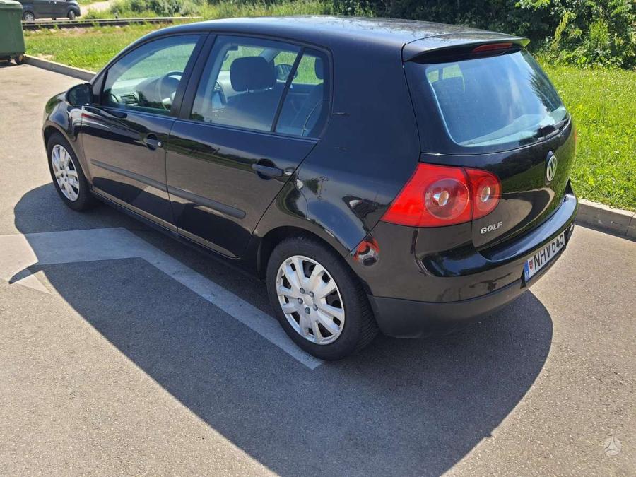Black Volkswagen Golf 2005 in Klaipeda, with an engine capacity of 1.60 L and mileage of 200 thousand km for 900 €, photo 5 on AUTOMOTO.COM.LV