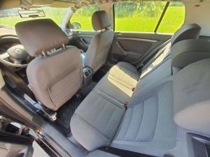 Black Volkswagen Golf 2005 in Klaipeda, with an engine capacity of 1.60 L and mileage of 200 thousand km for 900 €, photo 7 on AUTOMOTO.COM.LV