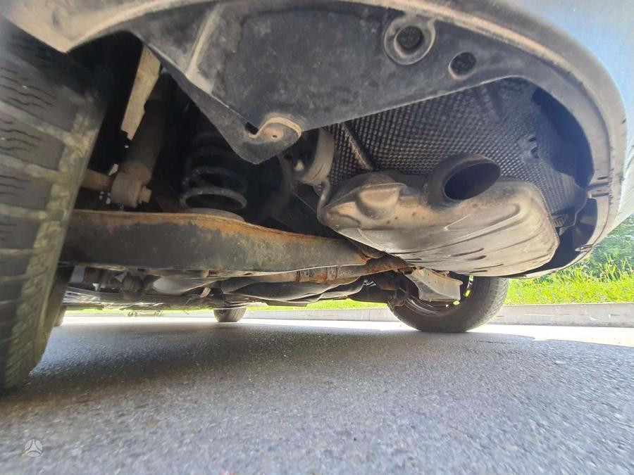 Black Volkswagen Golf 2005 in Klaipeda, with an engine capacity of 1.60 L and mileage of 200 thousand km for 900 €, photo 14 on AUTOMOTO.COM.LV