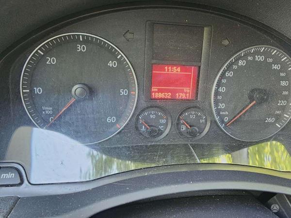 Melns Volkswagen Golf 2005 Druskininkai, ar dzinēja tilpumu 1.97 L un nobraukumu 189 tūkst. km par 1500 €, foto 6 vietnē AUTOMOTO.COM.LV