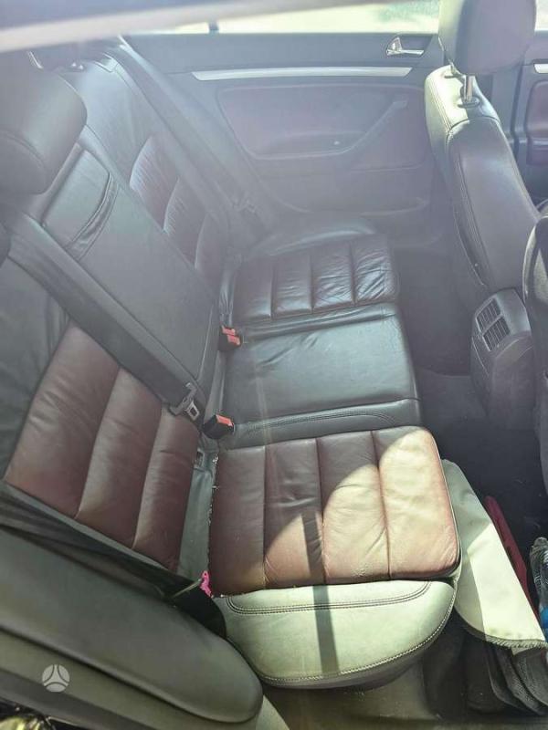 Melns Volkswagen Golf 2005 Druskininkai, ar dzinēja tilpumu 1.97 L un nobraukumu 189 tūkst. km par 1500 €, foto 7 vietnē AUTOMOTO.COM.LV