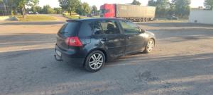 Black Volkswagen Golf 2005 in Panevezys, with an engine capacity of 1.90 L and mileage of 327 thousand km for 900 €, photo 3 on AUTOMOTO.COM.LV