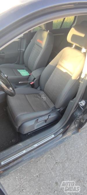 Black Volkswagen Golf 2005 in Panevezys, with an engine capacity of 1.90 L and mileage of 327 thousand km for 900 €, photo 9 on AUTOMOTO.COM.LV