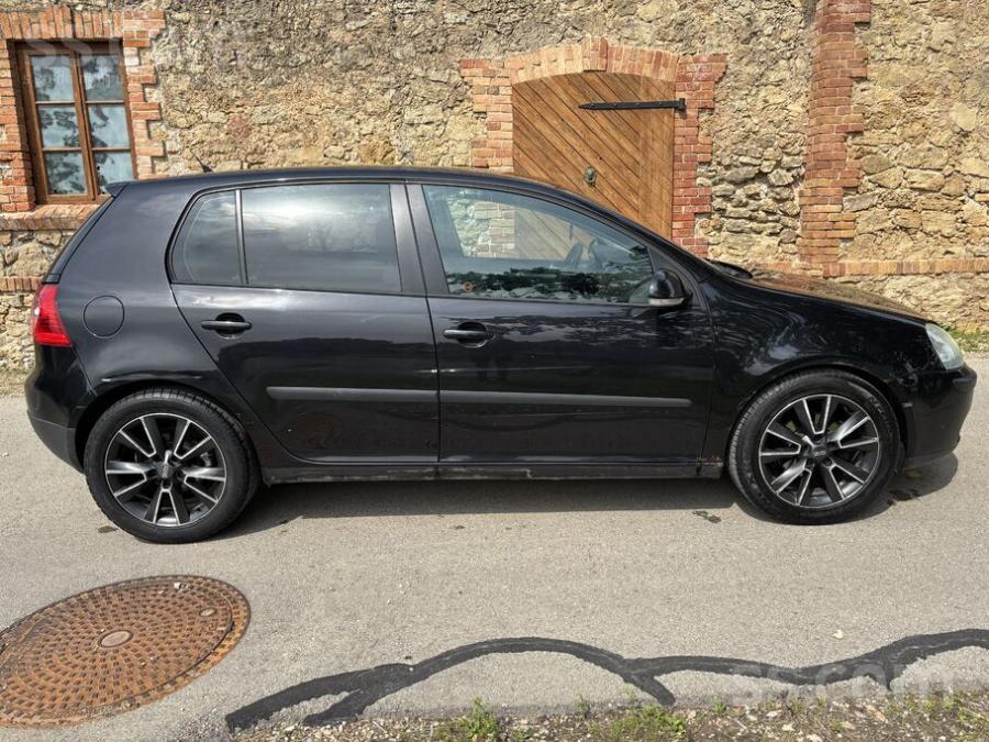 Melns Volkswagen Golf 2005 Bauska, ar dzinēja tilpumu 1.90 L un nobraukumu 370 tūkst. km par 2000 €, foto 8 vietnē AUTOMOTO.COM.LV