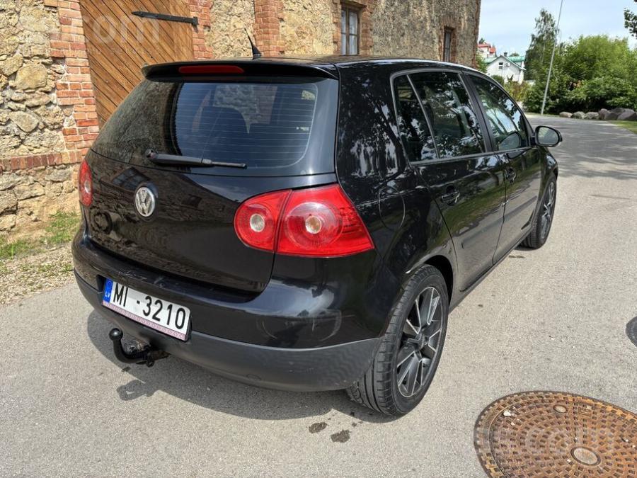 Melns Volkswagen Golf 2005 Bauska, ar dzinēja tilpumu 1.90 L un nobraukumu 370 tūkst. km par 2000 €, foto 9 vietnē AUTOMOTO.COM.LV