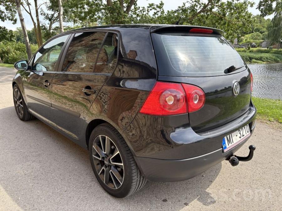 Melns Volkswagen Golf 2005 Bauska, ar dzinēja tilpumu 1.90 L un nobraukumu 370 tūkst. km par 2000 €, foto 11 vietnē AUTOMOTO.COM.LV