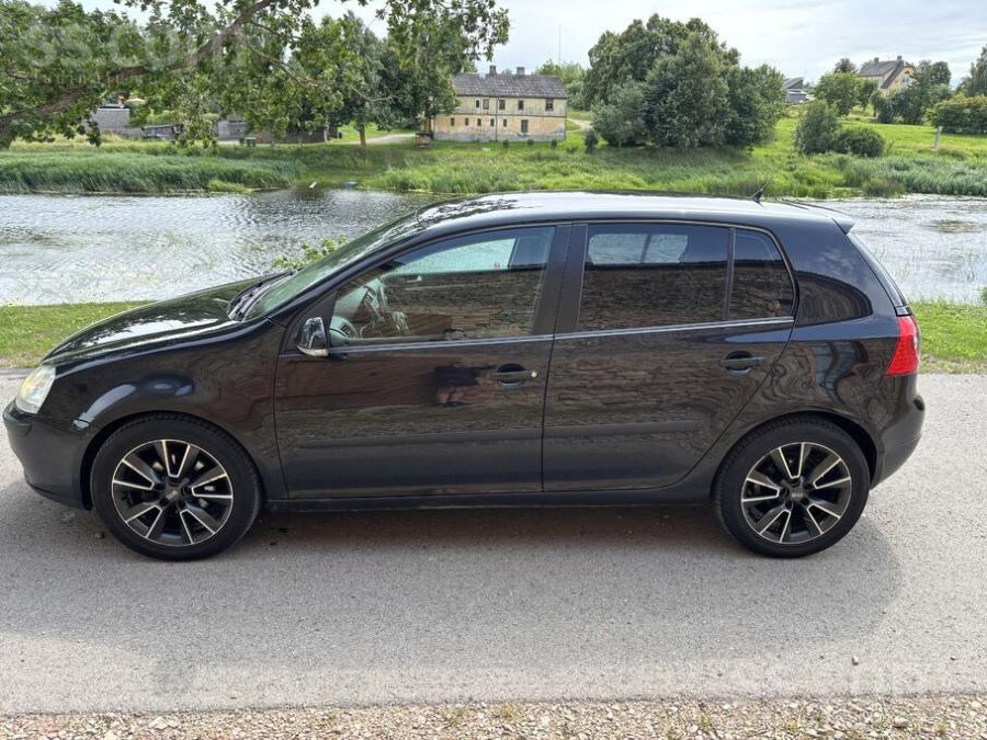 Melns Volkswagen Golf 2005 Bauska, ar dzinēja tilpumu 1.90 L un nobraukumu 370 tūkst. km par 2000 €, foto 12 vietnē AUTOMOTO.COM.LV
