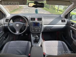 Melns Volkswagen Golf 2005 Bauska, ar dzinēja tilpumu 1.90 L un nobraukumu 370 tūkst. km par 2000 €, foto 15 vietnē AUTOMOTO.COM.LV