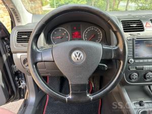 Melns Volkswagen Golf 2005 Bauska, ar dzinēja tilpumu 1.90 L un nobraukumu 370 tūkst. km par 2000 €, foto 16 vietnē AUTOMOTO.COM.LV