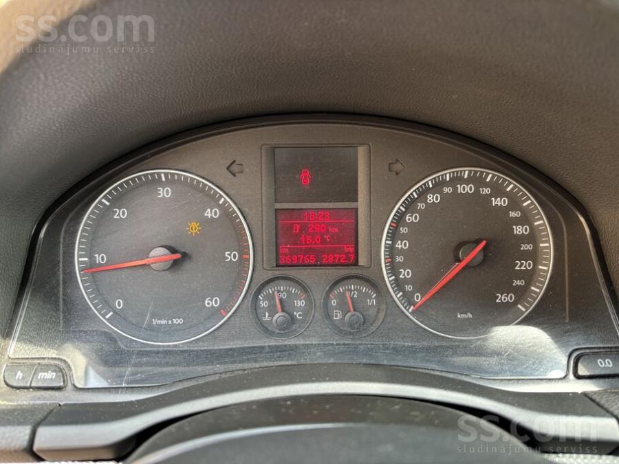 Melns Volkswagen Golf 2005 Bauska, ar dzinēja tilpumu 1.90 L un nobraukumu 370 tūkst. km par 2000 €, foto 17 vietnē AUTOMOTO.COM.LV