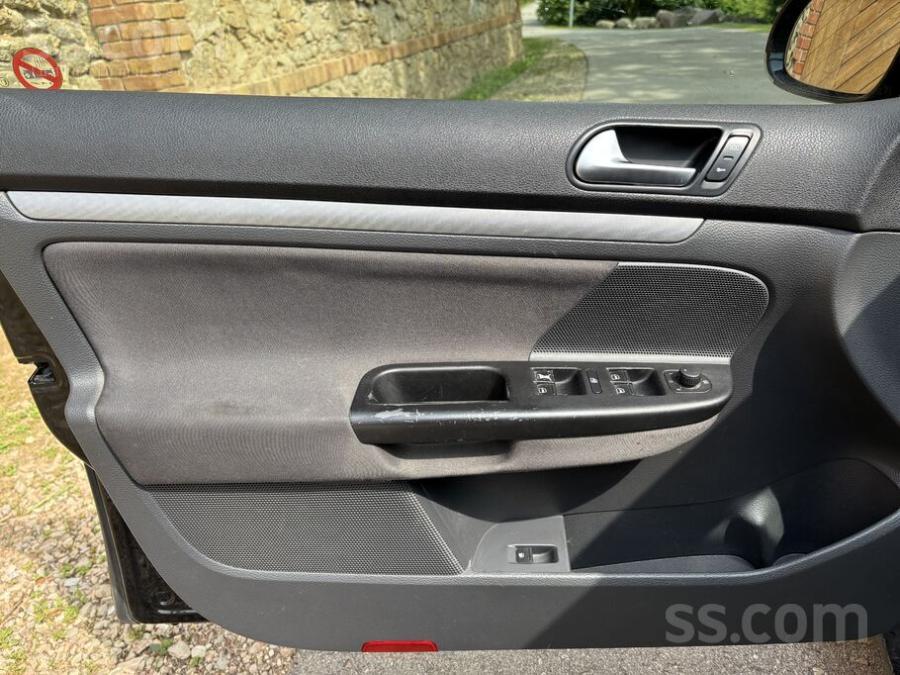 Melns Volkswagen Golf 2005 Bauska, ar dzinēja tilpumu 1.90 L un nobraukumu 370 tūkst. km par 2000 €, foto 20 vietnē AUTOMOTO.COM.LV