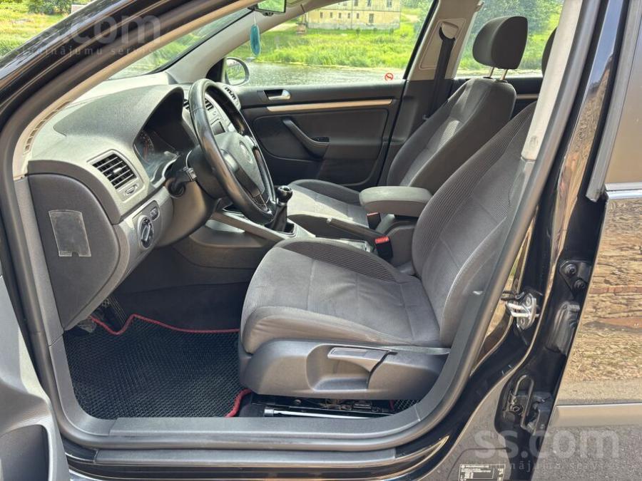 Melns Volkswagen Golf 2005 Bauska, ar dzinēja tilpumu 1.90 L un nobraukumu 370 tūkst. km par 2000 €, foto 21 vietnē AUTOMOTO.COM.LV