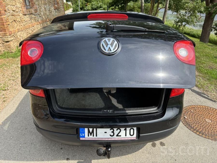 Melns Volkswagen Golf 2005 Bauska, ar dzinēja tilpumu 1.90 L un nobraukumu 370 tūkst. km par 2000 €, foto 23 vietnē AUTOMOTO.COM.LV