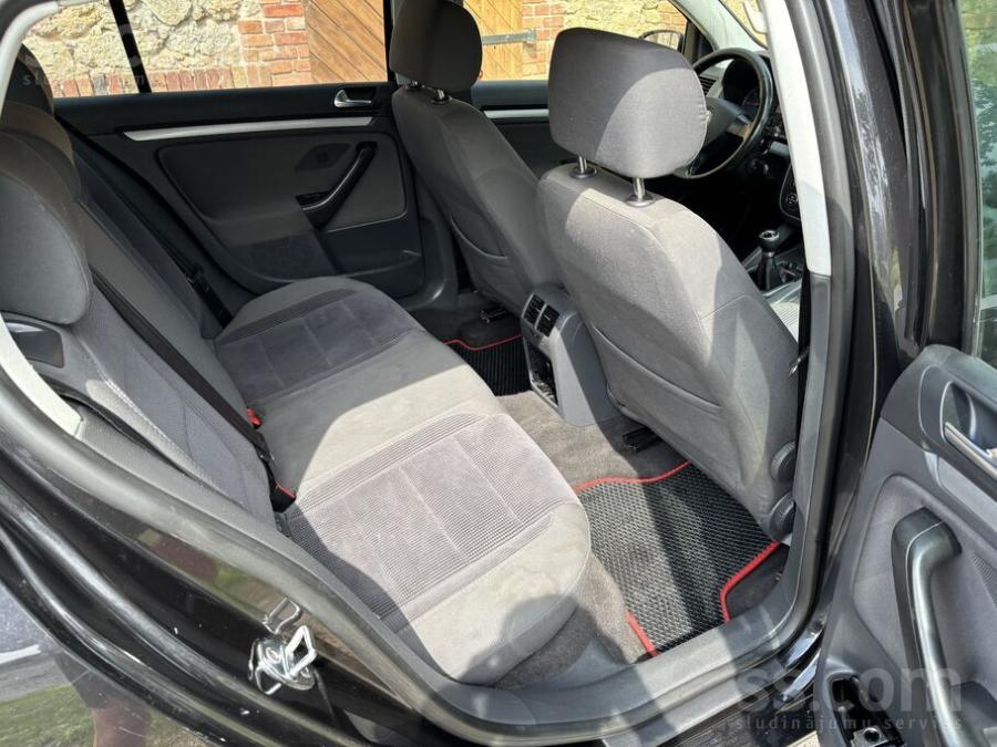 Melns Volkswagen Golf 2005 Bauska, ar dzinēja tilpumu 1.90 L un nobraukumu 370 tūkst. km par 2000 €, foto 24 vietnē AUTOMOTO.COM.LV