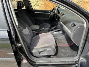 Melns Volkswagen Golf 2005 Bauska, ar dzinēja tilpumu 1.90 L un nobraukumu 370 tūkst. km par 2000 €, foto 25 vietnē AUTOMOTO.COM.LV