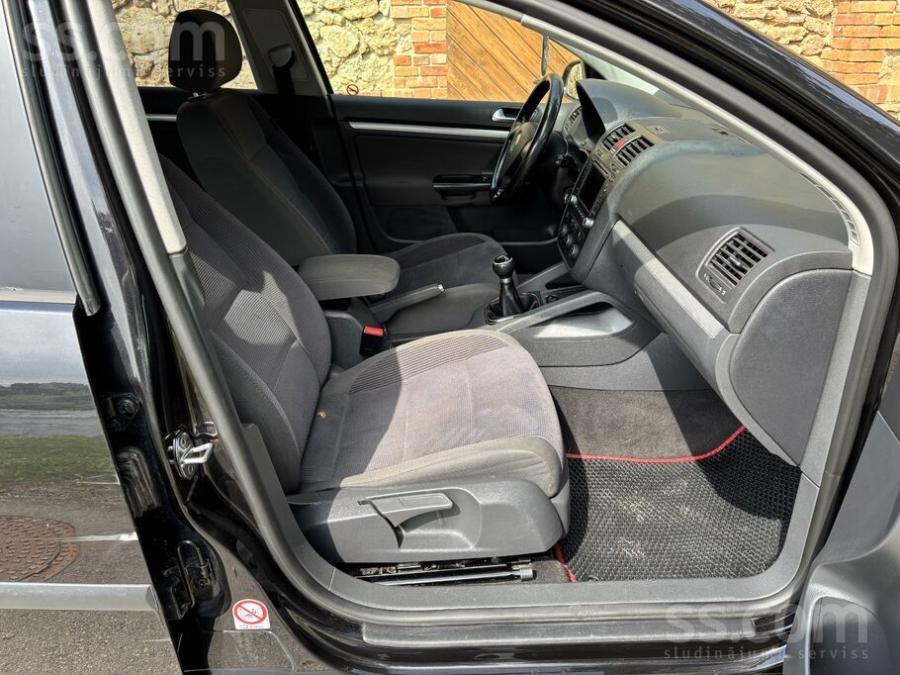Melns Volkswagen Golf 2005 Bauska, ar dzinēja tilpumu 1.90 L un nobraukumu 370 tūkst. km par 2000 €, foto 25 vietnē AUTOMOTO.COM.LV
