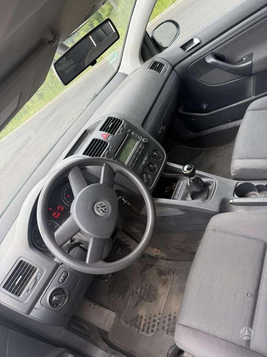 Melns Volkswagen Golf 2005 Kauņa, ar dzinēja tilpumu 1.39 L un nobraukumu 233 tūkst. km par 650 €, foto 4 vietnē AUTOMOTO.COM.LV