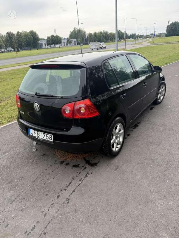 Black Volkswagen Golf 2005 in Kaunas, with an engine capacity of 1.39 L and mileage of 233 thousand km for 650 €, photo 4 on AUTOMOTO.COM.LV