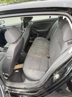 Melns Volkswagen Golf 2005 Kauņa, ar dzinēja tilpumu 1.39 L un nobraukumu 233 tūkst. km par 650 €, foto 8 vietnē AUTOMOTO.COM.LV