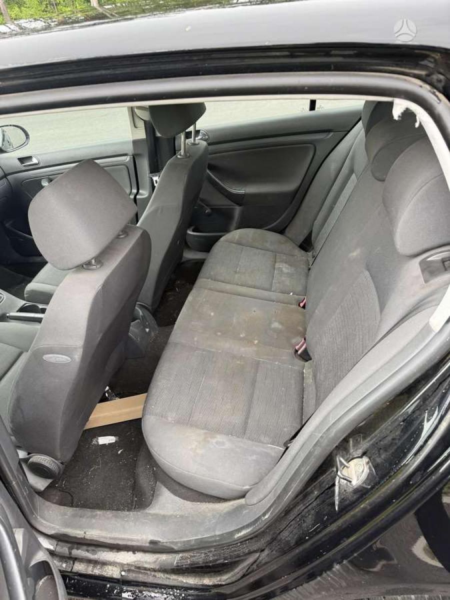 Melns Volkswagen Golf 2005 Kauņa, ar dzinēja tilpumu 1.39 L un nobraukumu 233 tūkst. km par 650 €, foto 8 vietnē AUTOMOTO.COM.LV