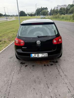 Melns Volkswagen Golf 2005 Kauņa, ar dzinēja tilpumu 1.39 L un nobraukumu 233 tūkst. km par 650 €, foto 10 vietnē AUTOMOTO.COM.LV