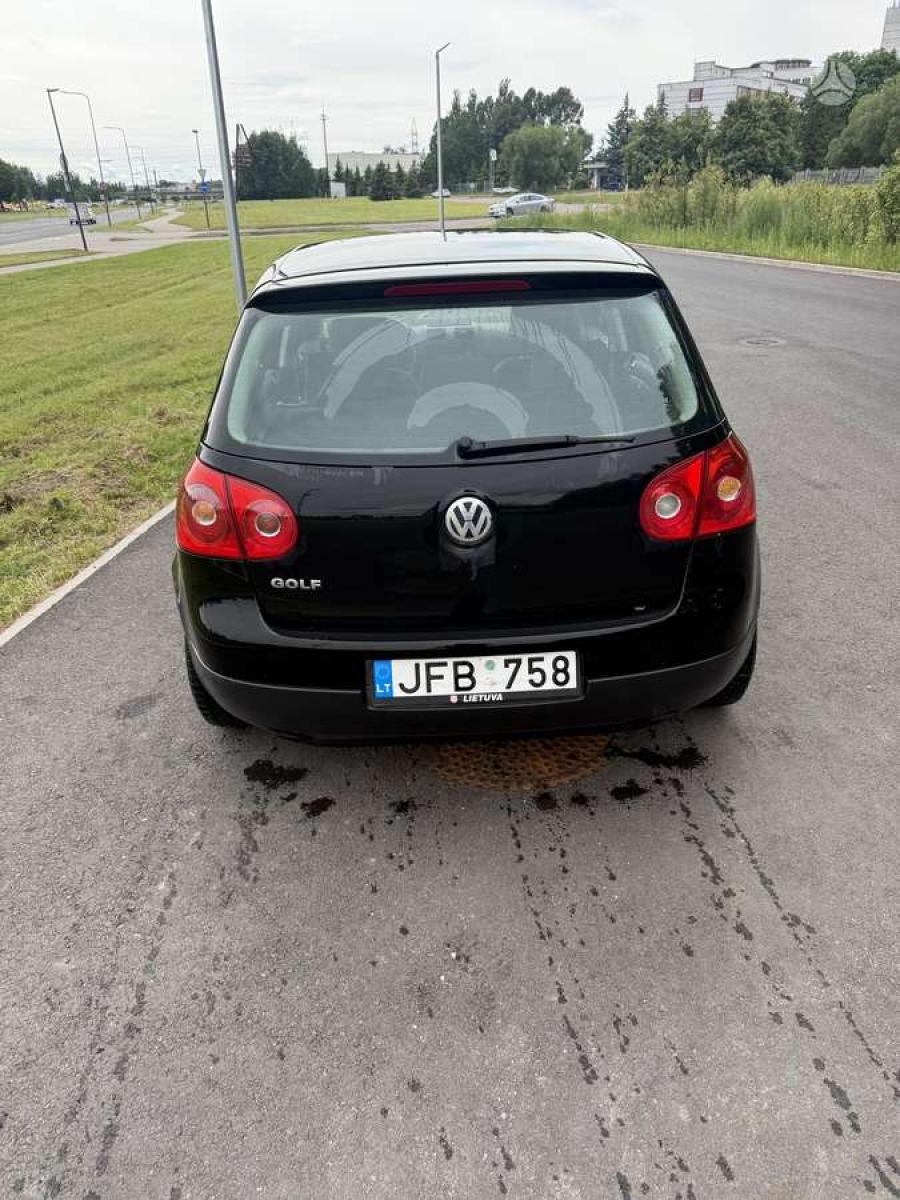 Melns Volkswagen Golf 2005 Kauņa, ar dzinēja tilpumu 1.39 L un nobraukumu 233 tūkst. km par 650 €, foto 10 vietnē AUTOMOTO.COM.LV