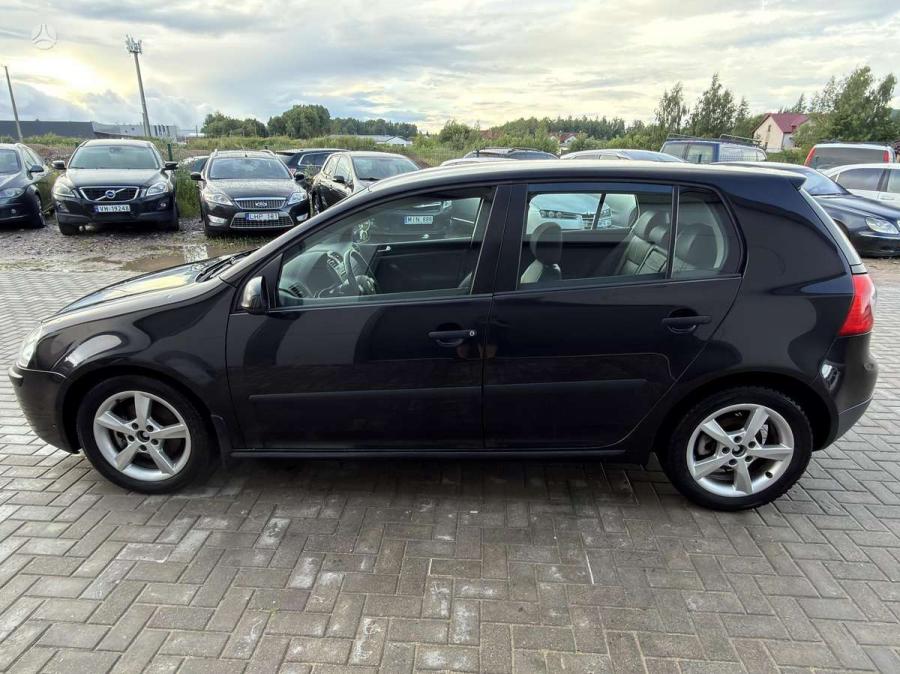 Black Volkswagen Golf 2005 in Vilnius, with an engine capacity of 1.90 L and mileage of 217 thousand km for 1750 €, photo 4 on AUTOMOTO.COM.LV