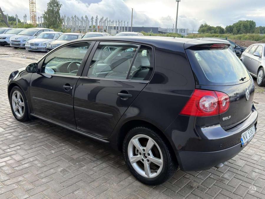 Black Volkswagen Golf 2005 in Vilnius, with an engine capacity of 1.90 L and mileage of 217 thousand km for 1750 €, photo 5 on AUTOMOTO.COM.LV