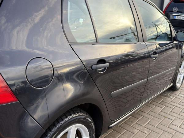 Black Volkswagen Golf 2005 in Vilnius, with an engine capacity of 1.90 L and mileage of 217 thousand km for 1750 €, photo 10 on AUTOMOTO.COM.LV
