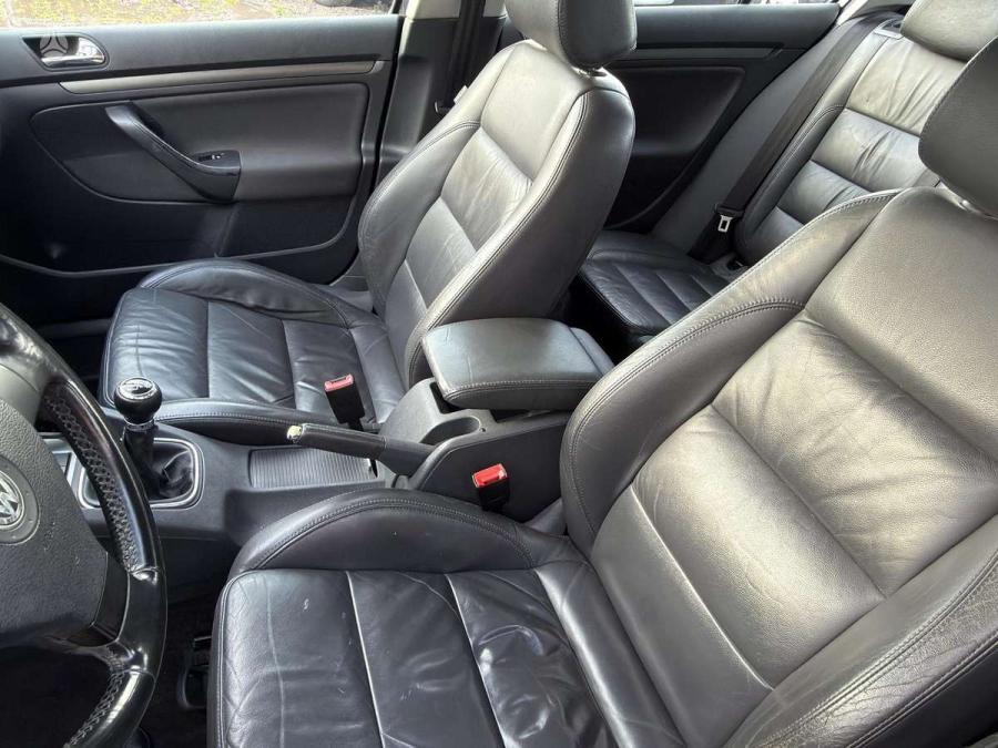 Black Volkswagen Golf 2005 in Vilnius, with an engine capacity of 1.90 L and mileage of 217 thousand km for 1750 €, photo 15 on AUTOMOTO.COM.LV