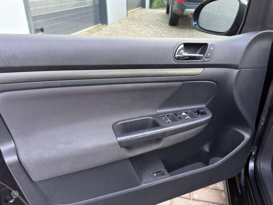 Black Volkswagen Golf 2005 in Vilnius, with an engine capacity of 1.90 L and mileage of 217 thousand km for 1750 €, photo 16 on AUTOMOTO.COM.LV