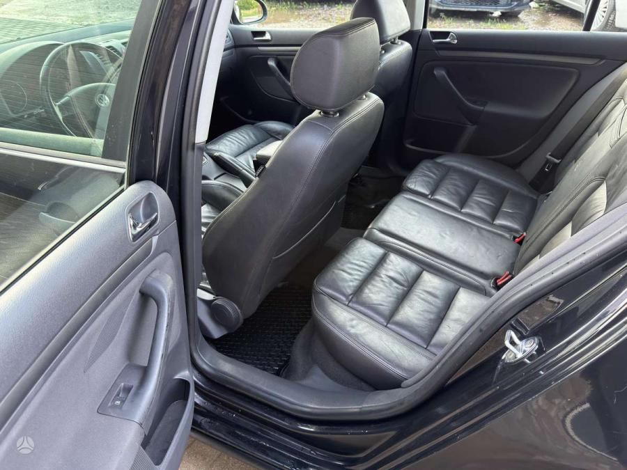 Black Volkswagen Golf 2005 in Vilnius, with an engine capacity of 1.90 L and mileage of 217 thousand km for 1750 €, photo 18 on AUTOMOTO.COM.LV