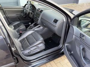 Black Volkswagen Golf 2005 in Vilnius, with an engine capacity of 1.90 L and mileage of 217 thousand km for 1750 €, photo 21 on AUTOMOTO.COM.LV