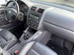 Black Volkswagen Golf 2005 in Vilnius, with an engine capacity of 1.90 L and mileage of 217 thousand km for 1750 €, photo 22 on AUTOMOTO.COM.LV