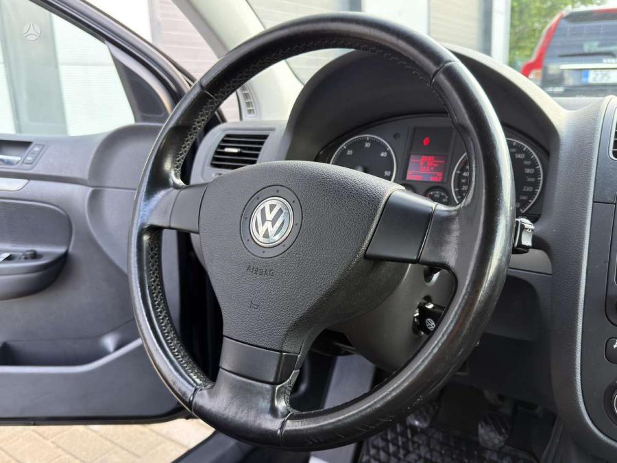 Black Volkswagen Golf 2005 in Vilnius, with an engine capacity of 1.90 L and mileage of 217 thousand km for 1750 €, photo 24 on AUTOMOTO.COM.LV