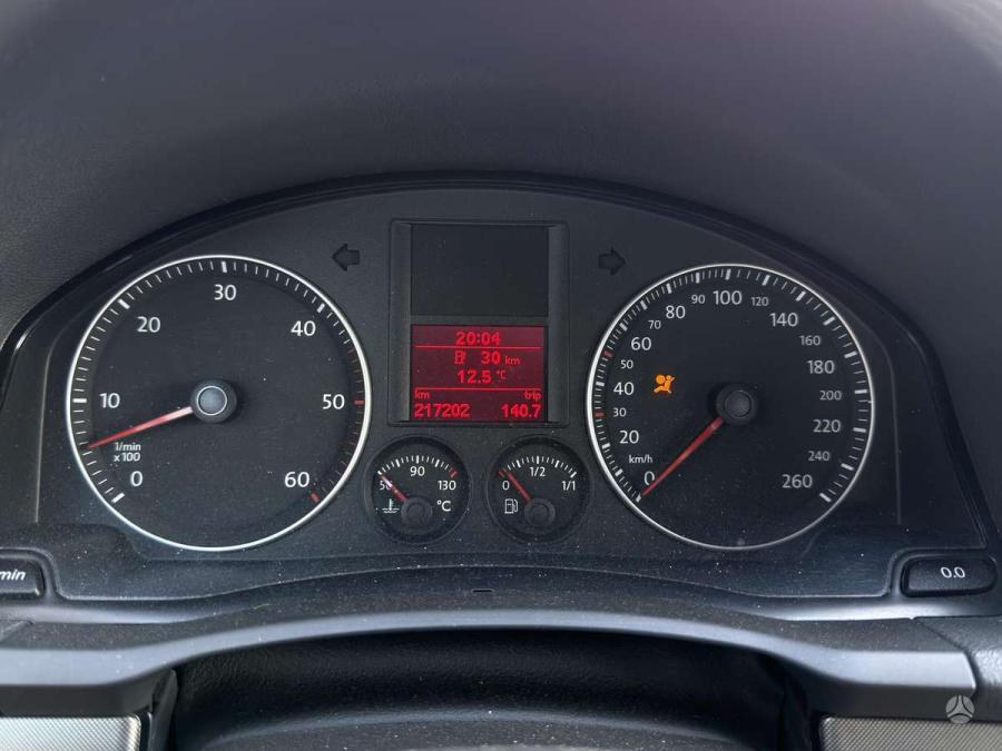 Black Volkswagen Golf 2005 in Vilnius, with an engine capacity of 1.90 L and mileage of 217 thousand km for 1750 €, photo 25 on AUTOMOTO.COM.LV