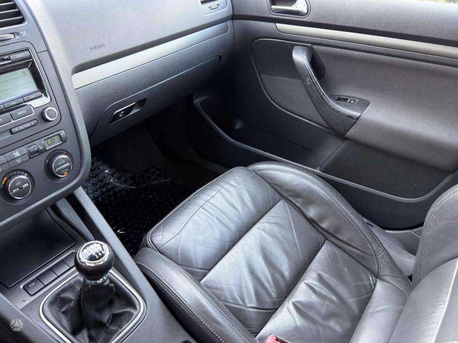 Black Volkswagen Golf 2005 in Vilnius, with an engine capacity of 1.90 L and mileage of 217 thousand km for 1750 €, photo 26 on AUTOMOTO.COM.LV