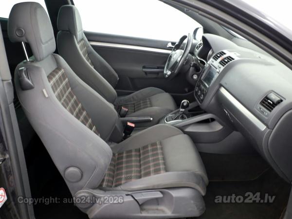 Melns Volkswagen Golf 2005 Tallina, ar dzinēja tilpumu 2.00 L un nobraukumu 232 tūkst. km par 1499 €, foto 6 vietnē AUTOMOTO.COM.LV