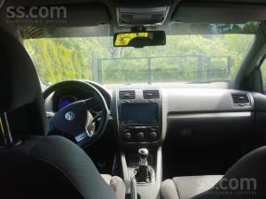 Black Volkswagen Golf 2005 in Riga, with an engine capacity of 2.00 L and mileage of 330 thousand km for 1750 €, photo 6 on AUTOMOTO.COM.LV