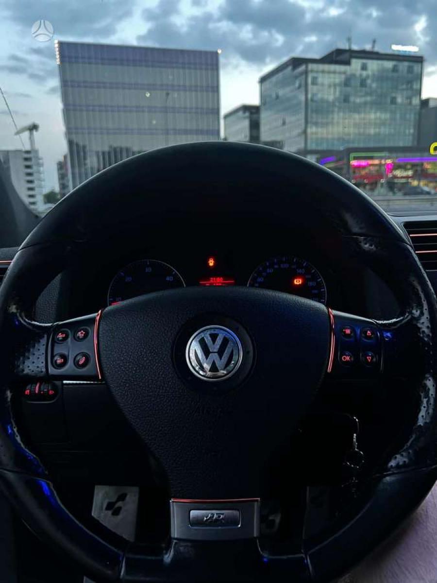 Black Volkswagen Golf 2005 in Vilnius, with an engine capacity of 1.90 L and mileage of 260 thousand km for 3200 €, photo 9 on AUTOMOTO.COM.LV