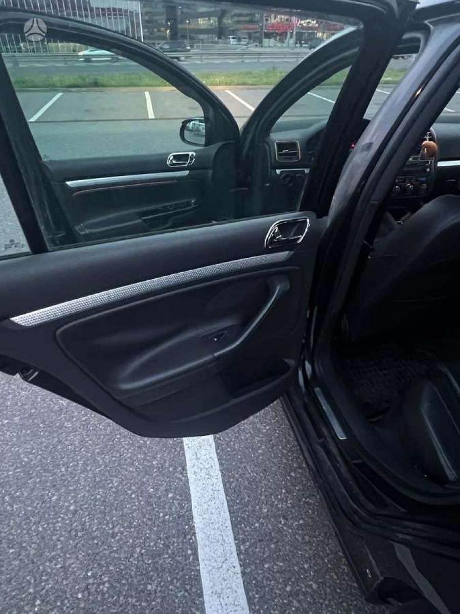 Black Volkswagen Golf 2005 in Vilnius, with an engine capacity of 1.90 L and mileage of 260 thousand km for 3200 €, photo 11 on AUTOMOTO.COM.LV
