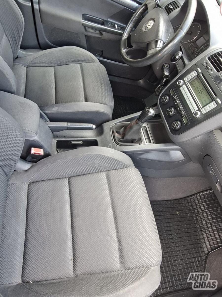 Melns Volkswagen Golf 2005 Kaišiadorys, ar dzinēja tilpumu 1.90 L un nobraukumu 287 tūkst. km par 1790 €, foto 4 vietnē AUTOMOTO.COM.LV