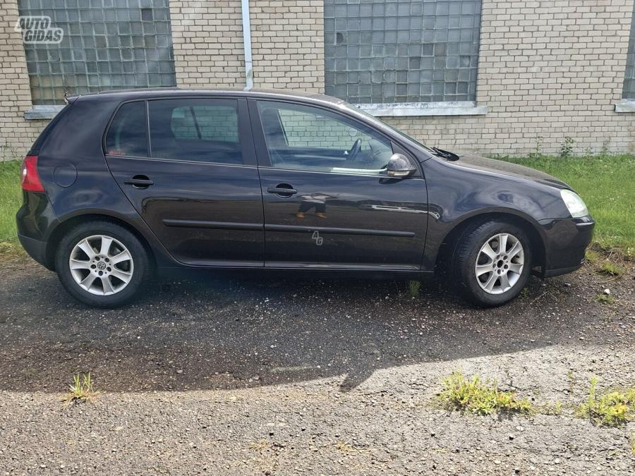Melns Volkswagen Golf 2005 Kaišiadorys, ar dzinēja tilpumu 1.90 L un nobraukumu 287 tūkst. km par 1790 €, foto 5 vietnē AUTOMOTO.COM.LV