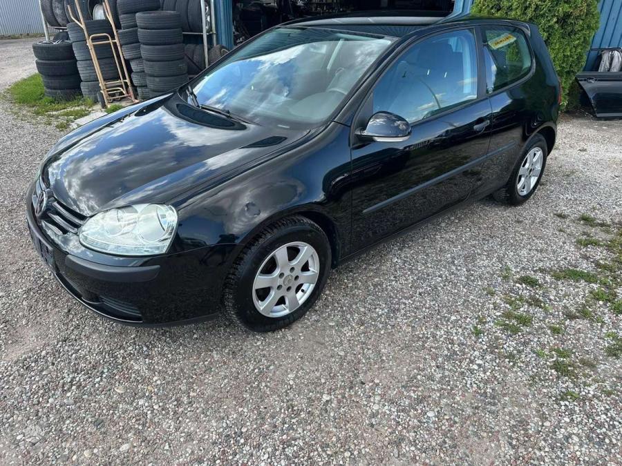 Melns Volkswagen Golf 2005 Jurbarkas, ar dzinēja tilpumu 1.39 L un nobraukumu 200 tūkst. km par 1999 €, foto 1 vietnē AUTOMOTO.COM.LV
