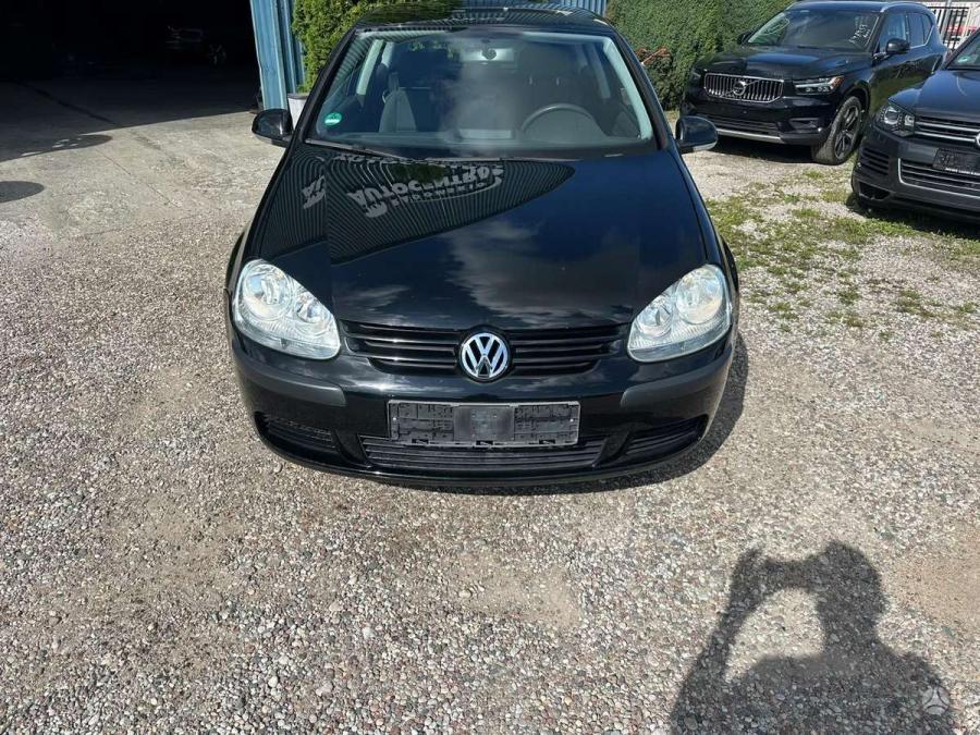 Melns Volkswagen Golf 2005 Jurbarkas, ar dzinēja tilpumu 1.39 L un nobraukumu 200 tūkst. km par 1999 €, foto 3 vietnē AUTOMOTO.COM.LV