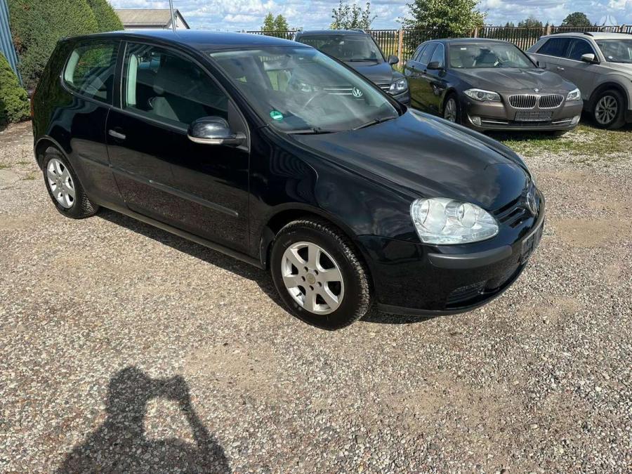 Melns Volkswagen Golf 2005 Jurbarkas, ar dzinēja tilpumu 1.39 L un nobraukumu 200 tūkst. km par 1999 €, foto 4 vietnē AUTOMOTO.COM.LV