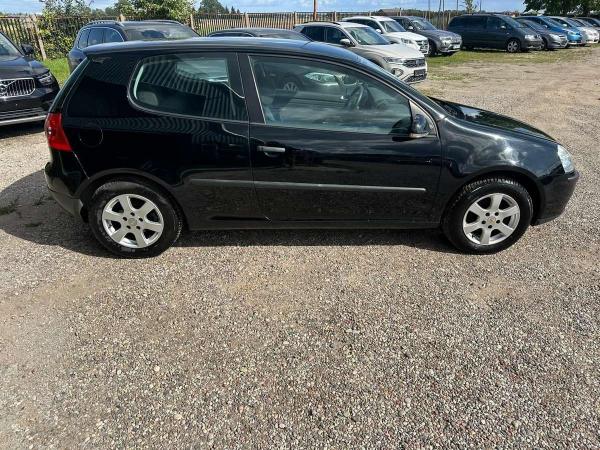 Black Volkswagen Golf 2005 in Jurbarkas, with an engine capacity of 1.39 L and mileage of 200 thousand km for 1999 €, photo 5 on AUTOMOTO.COM.LV